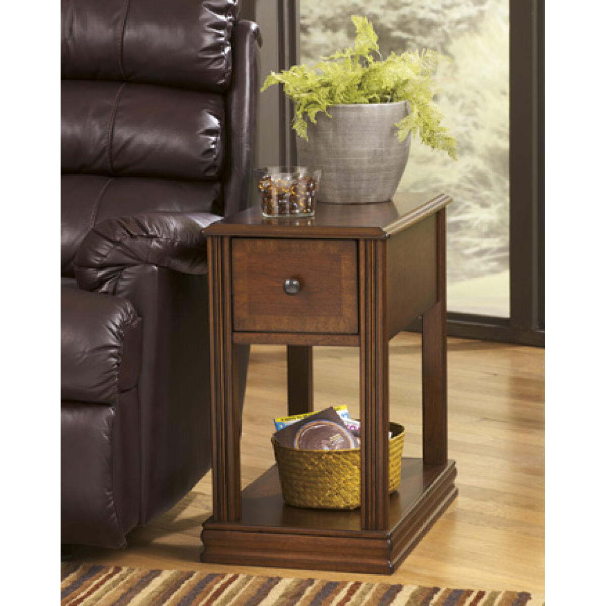 Breegin Chairside End Table – Noah's Home Furnishings